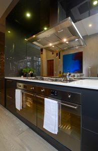 Alisa and Lysandra win the coveted kitchen reveal on last night's Block ...