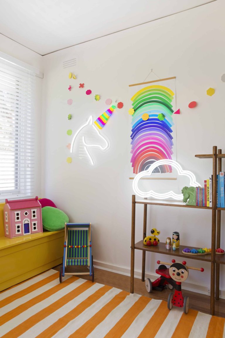 Awesome neon art evokes vintage nostalgia - The Interiors Addict