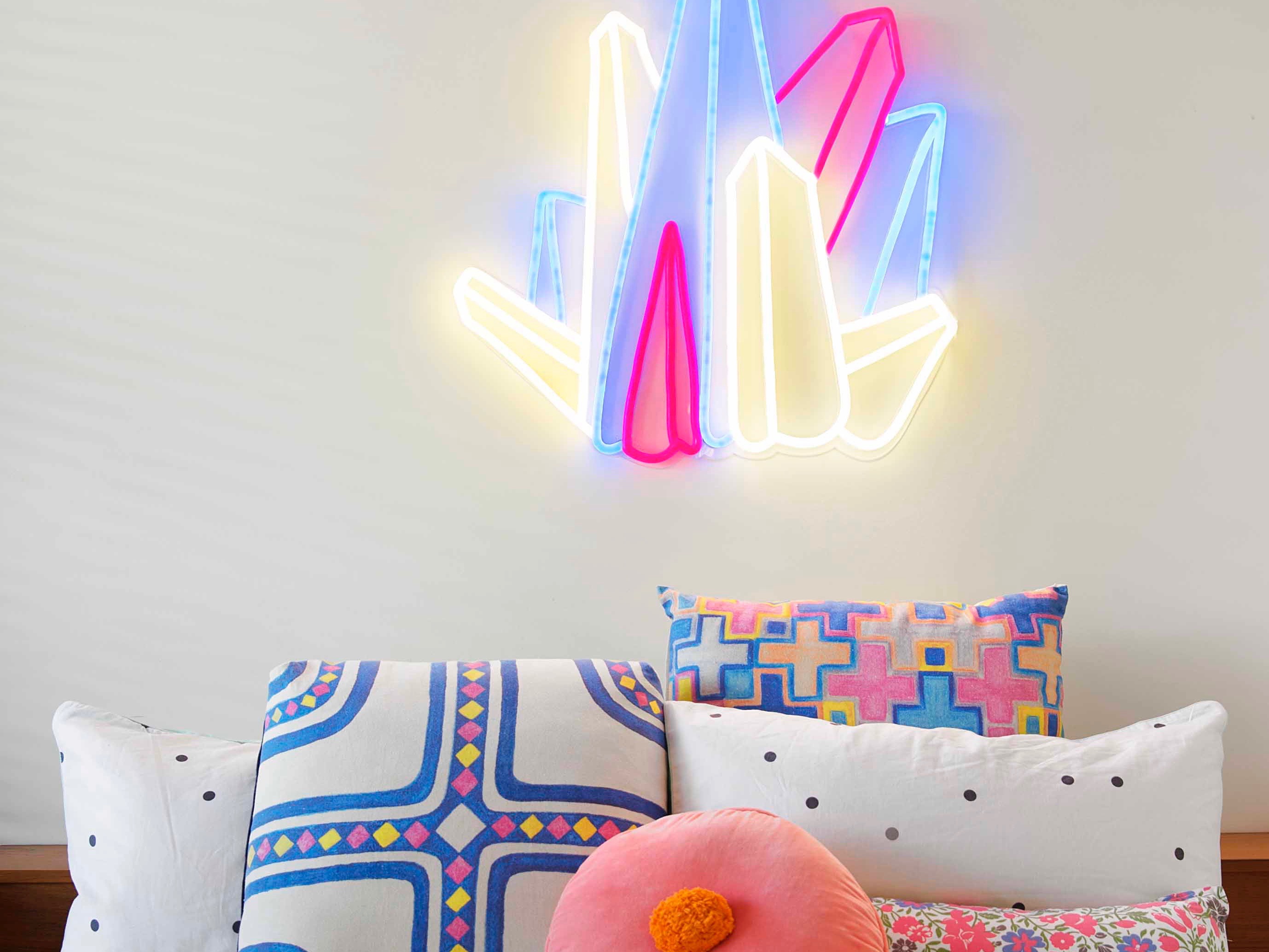 Awesome neon art evokes vintage nostalgia - The Interiors Addict