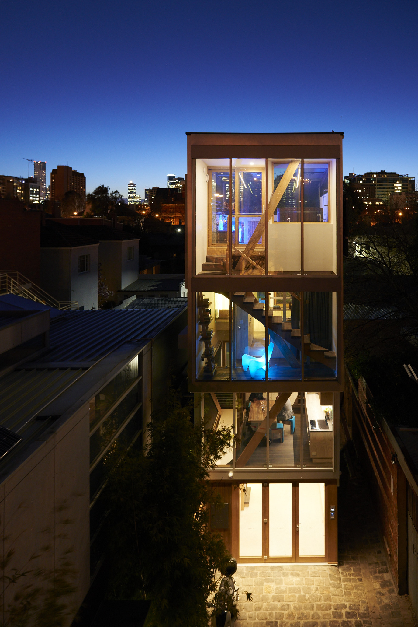 The mini-skyscraper home built on just 20 square metres! - The ...