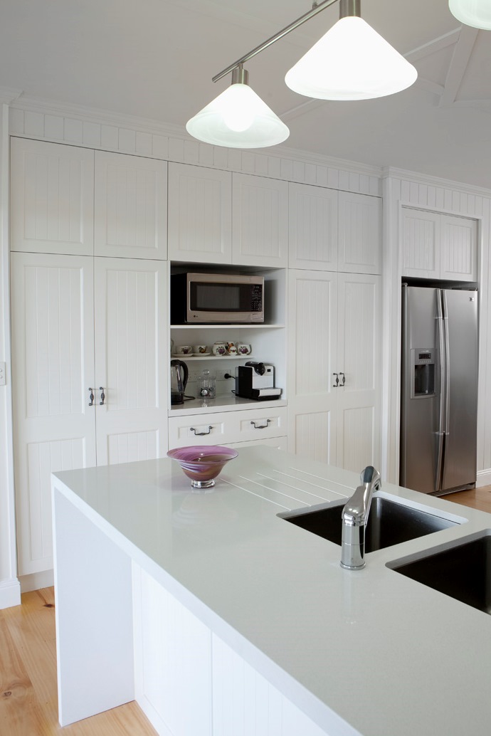 Real Reno: Timeless entertainers kitchen - The Interiors Addict