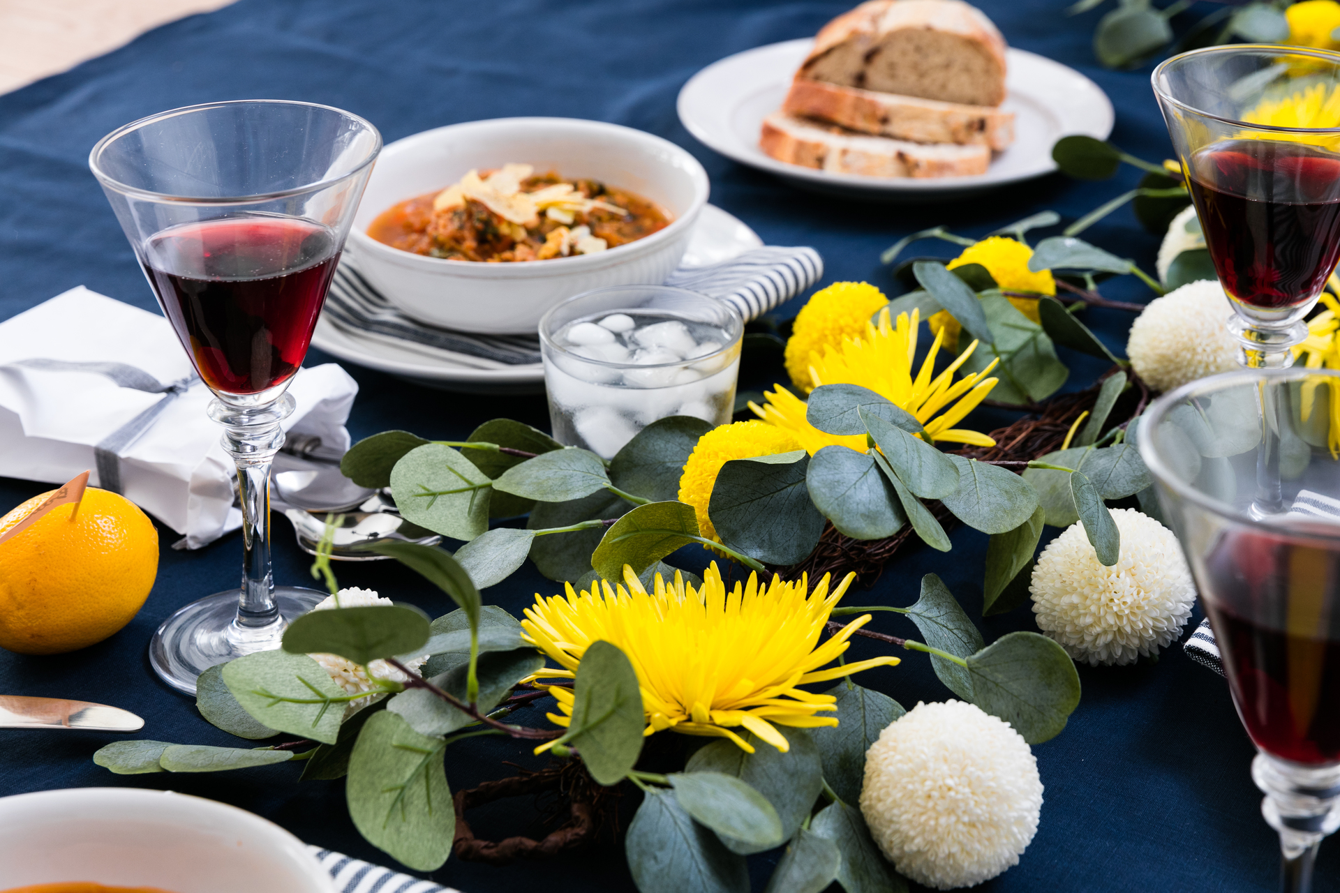 Stylist tips to make your next dinner party a hit! - The Interiors Addict