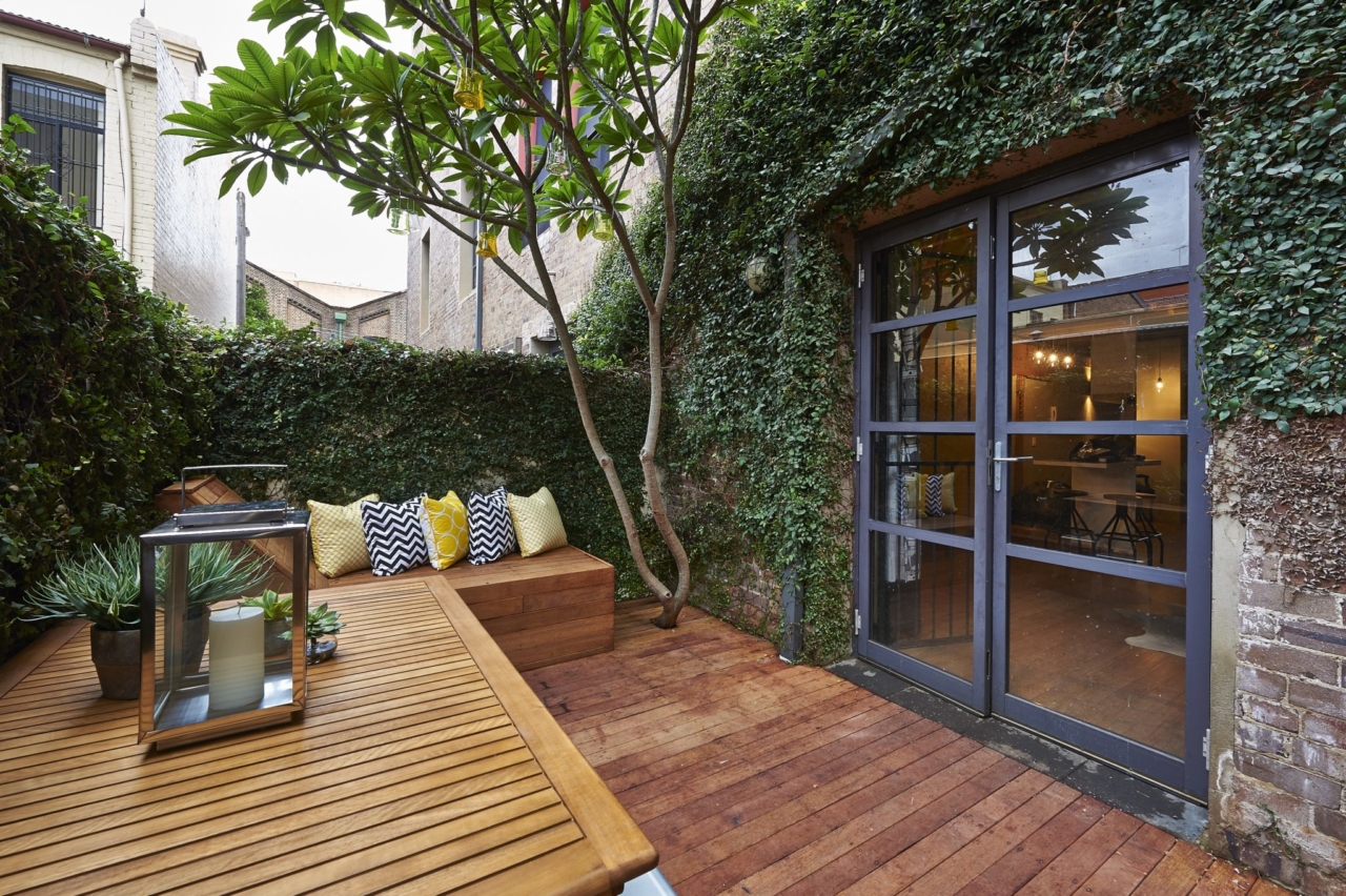 Two courtyard makeovers you could achieve this weekend! - The Interiors ...