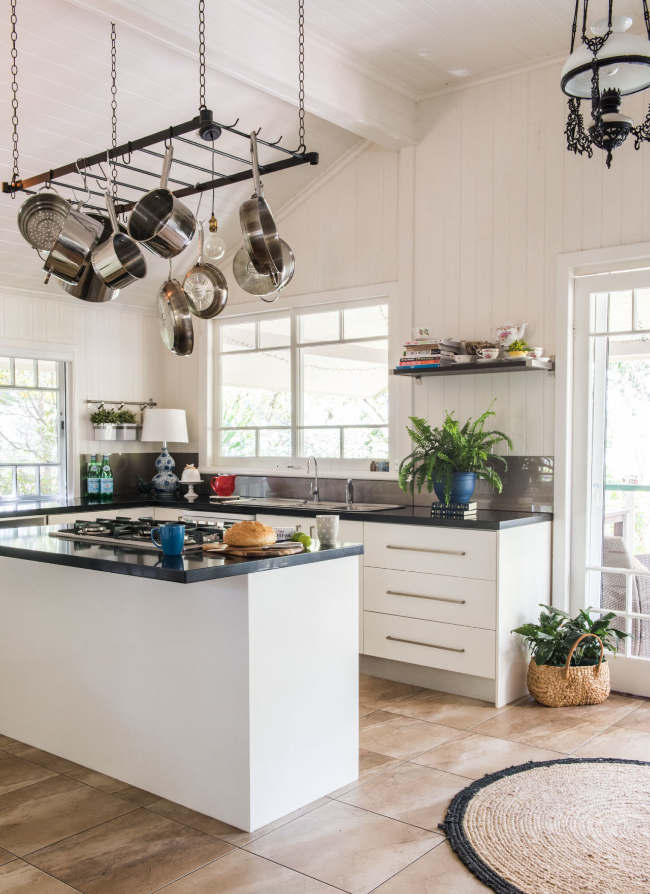 This renovated Queenslander is giving us all the feels - The Interiors ...
