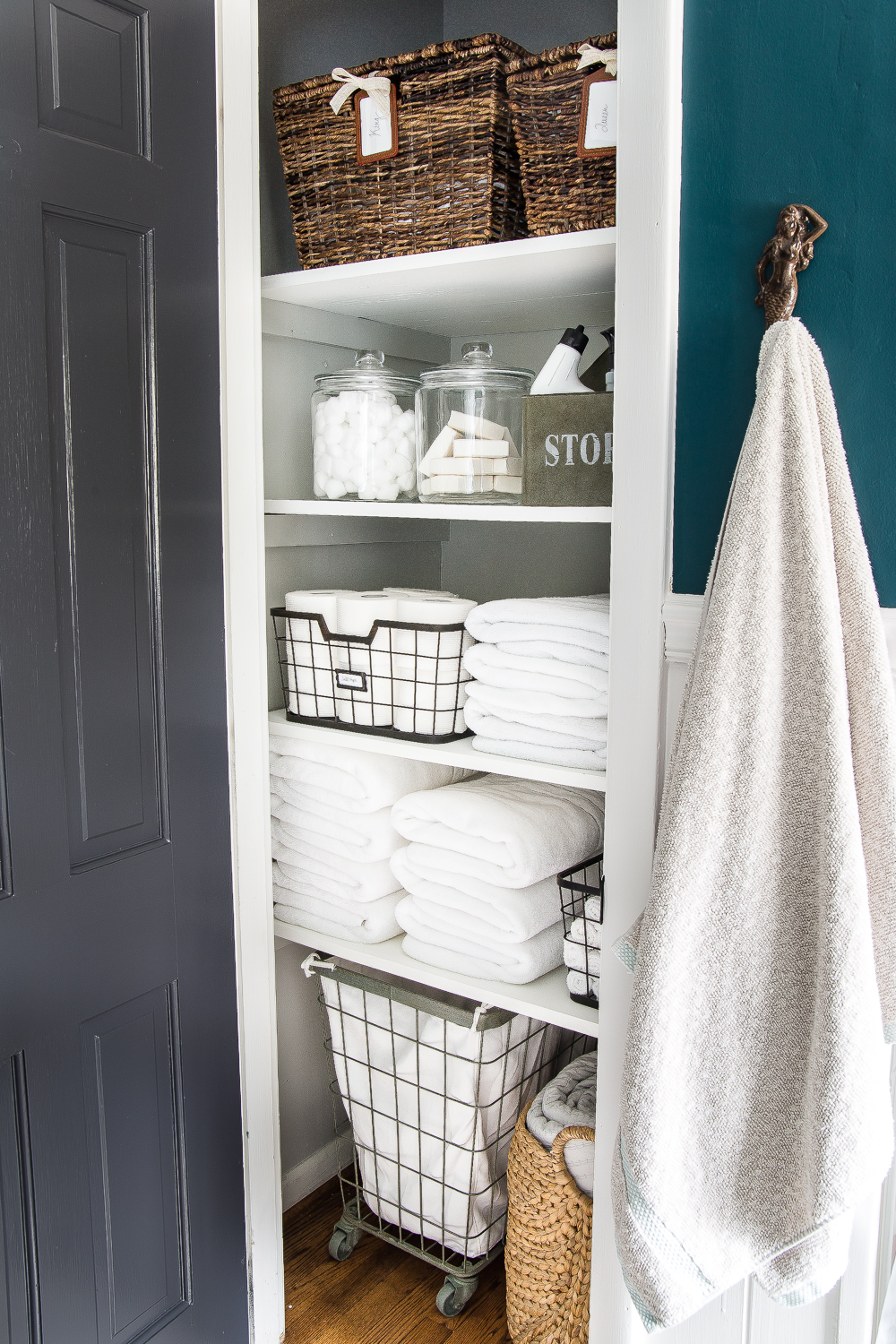 Organise your linen cupboard in five steps - The Interiors Addict