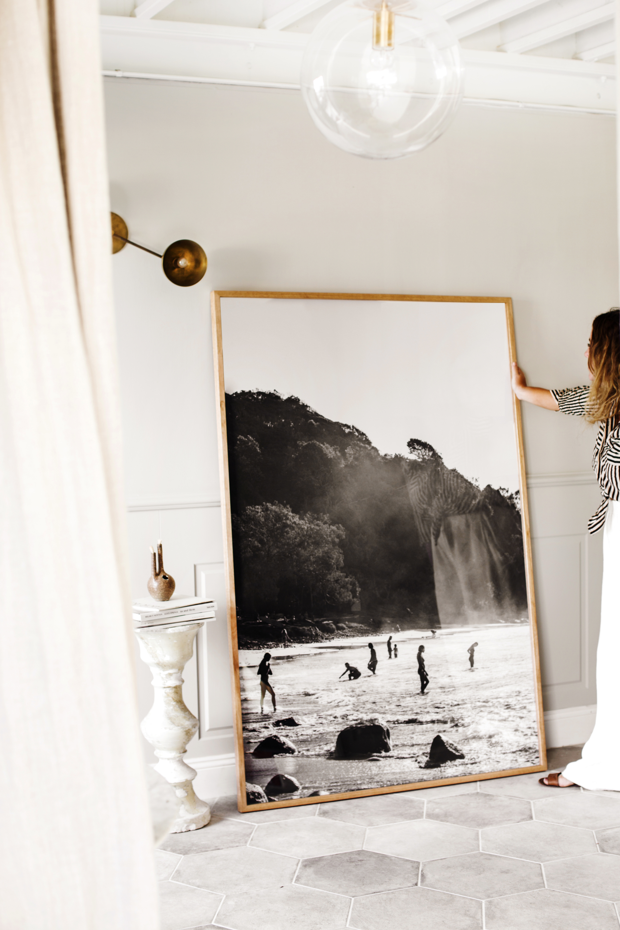 Three ways to style extra large artworks - The Interiors Addict
