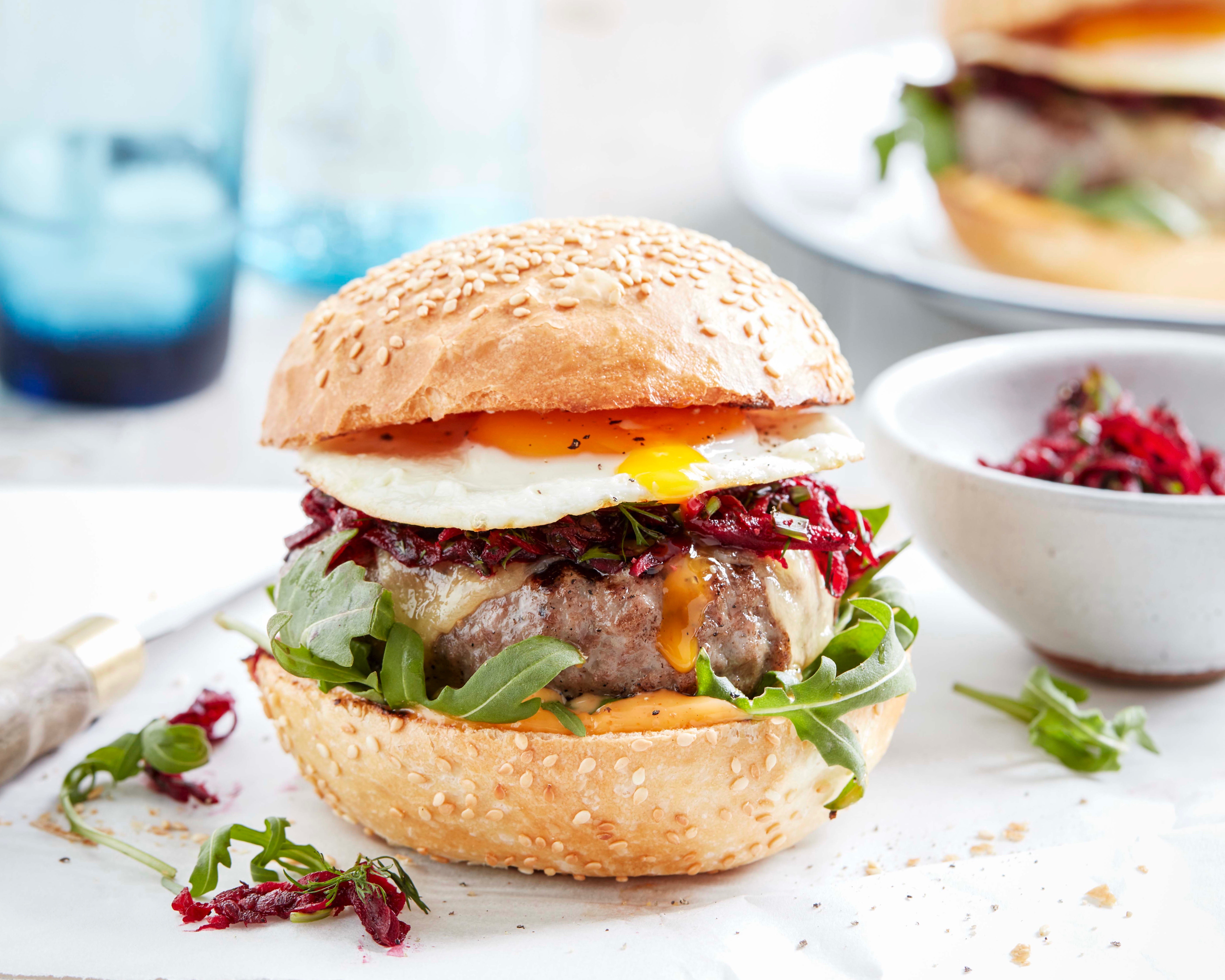 Foodie Friday: Curtis Stone's Aussie burger - The Interiors Addict
