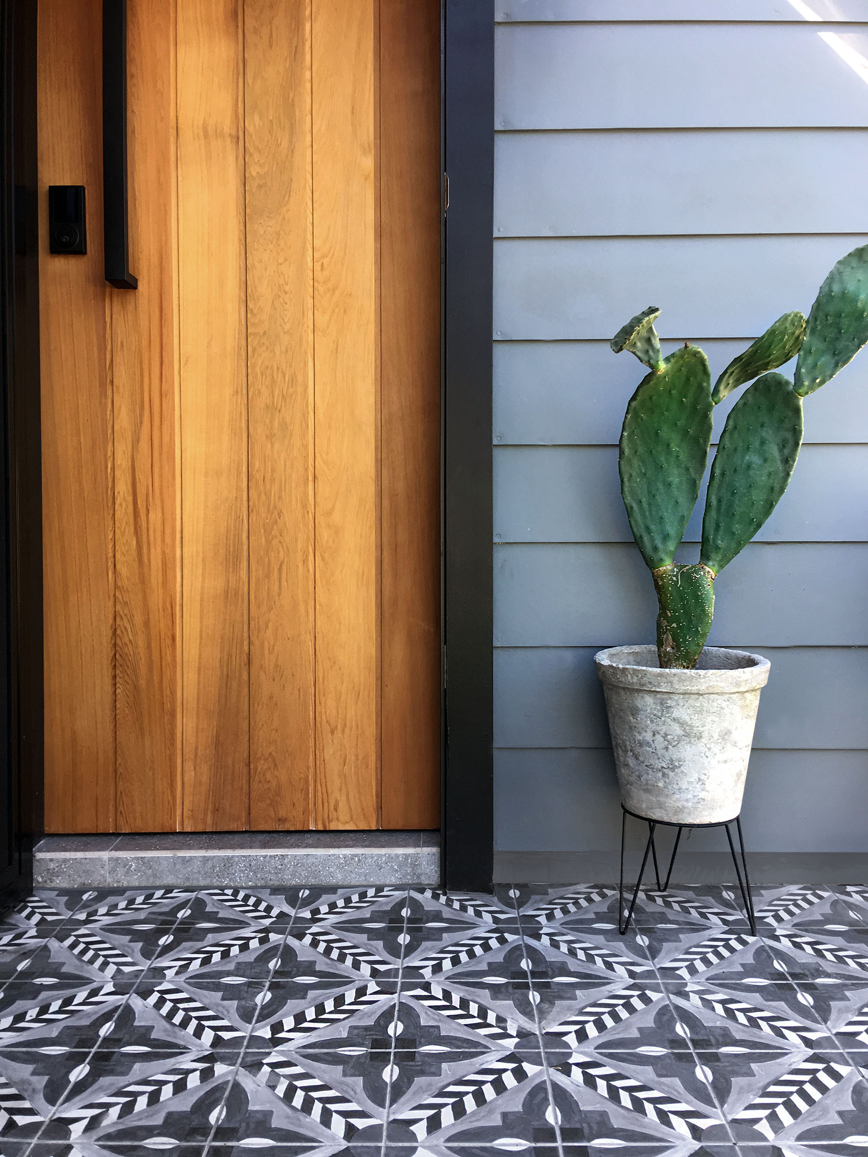 Before & after: Stylist's moody monochrome cottage reno - The Interiors ...