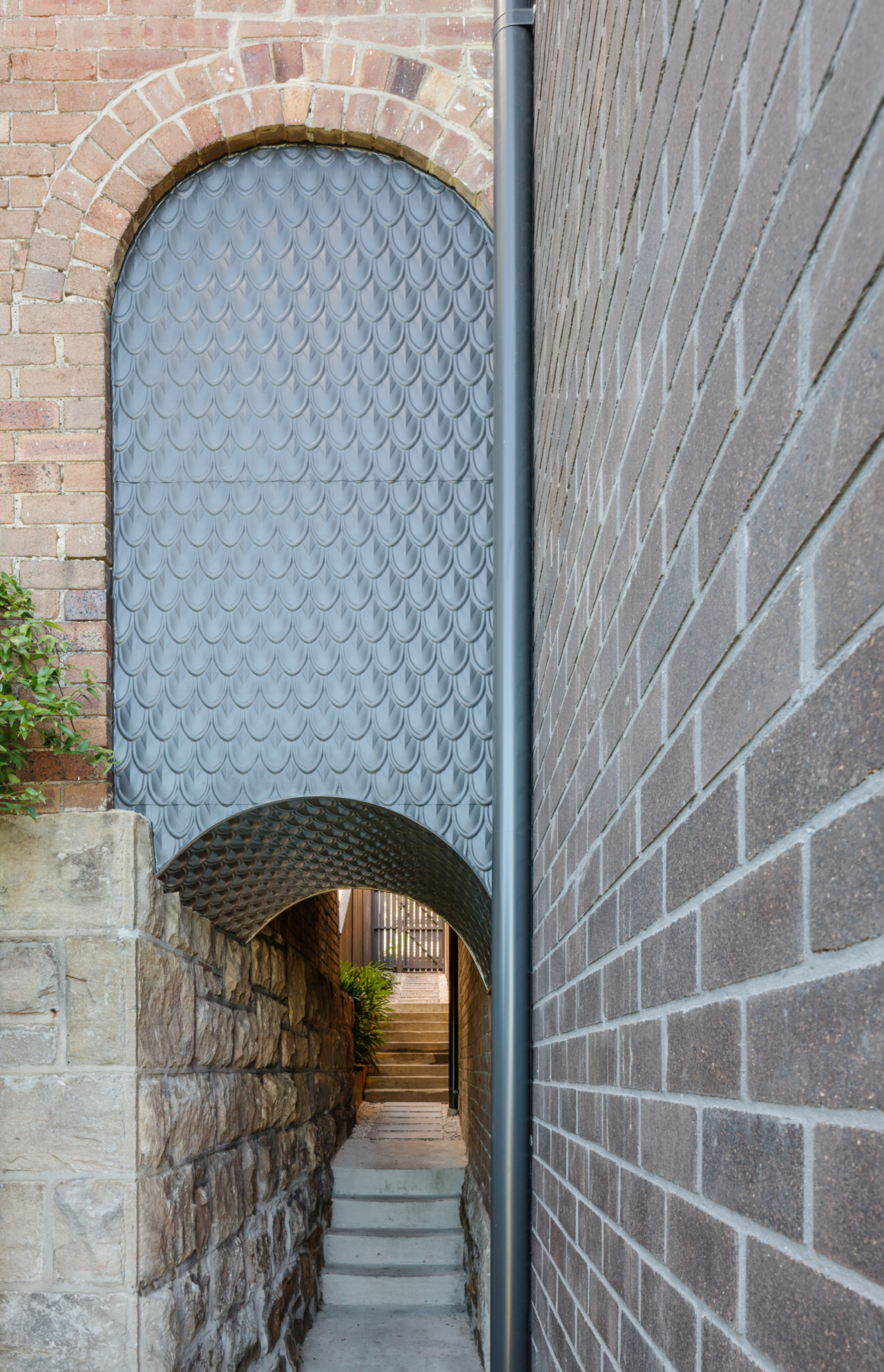 Bricks the surprising star in Sydney harbourside reno - The Interiors ...