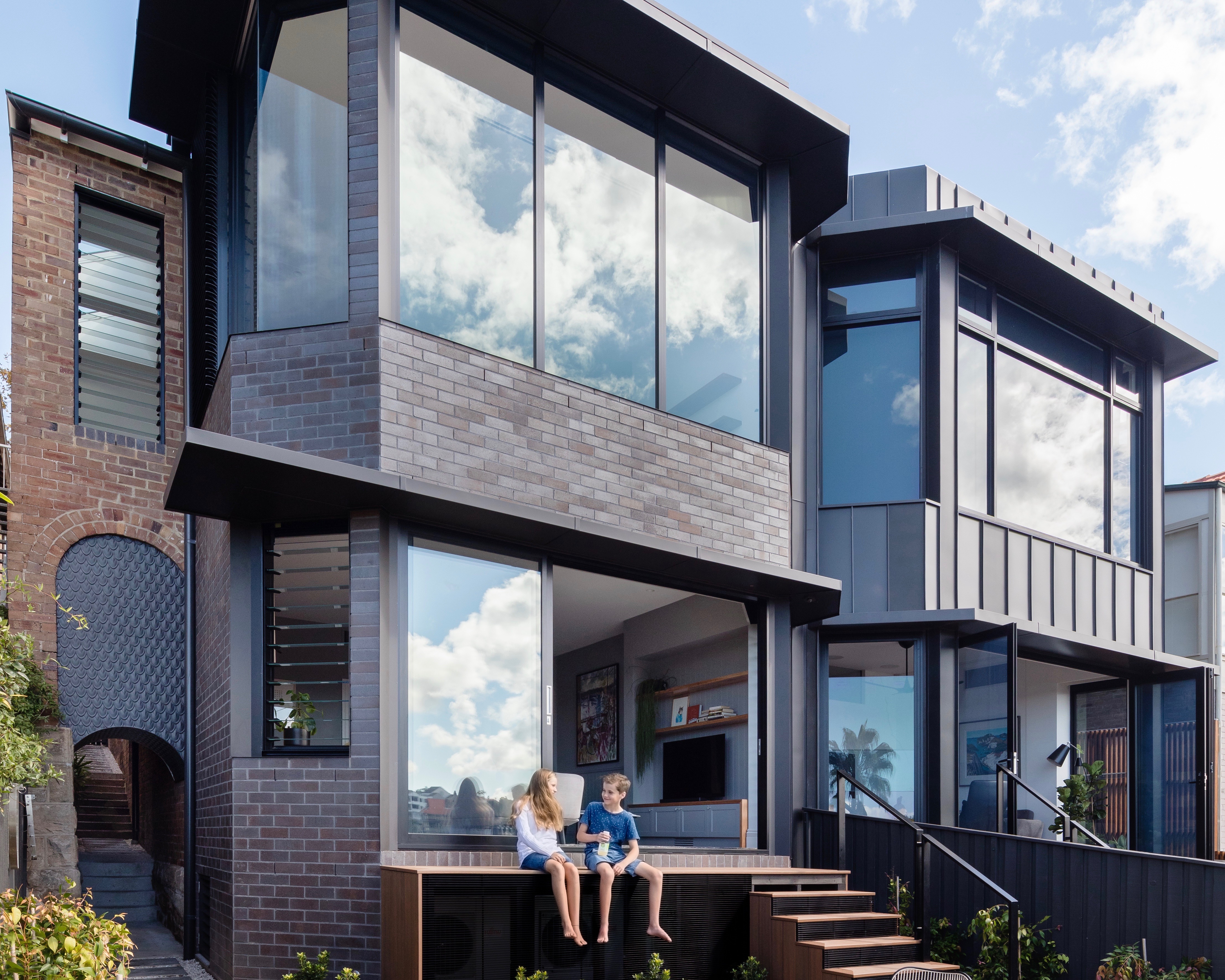 Bricks the surprising star in Sydney harbourside reno - The Interiors ...
