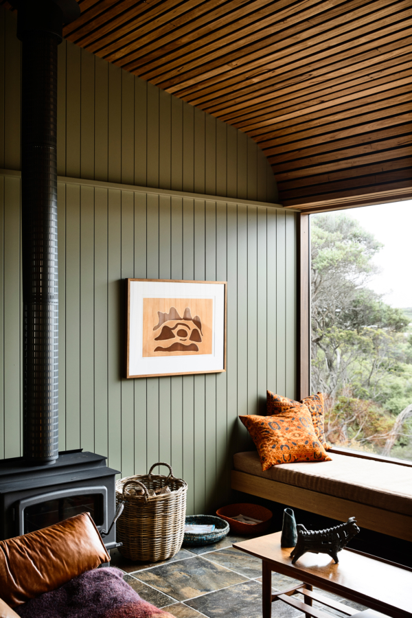 Green timber panels star in celebrated coastal home - The Interiors Addict