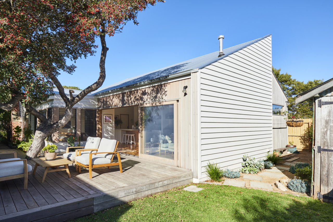 Victorian weatherboard surf cottage gets fresh revamp - The Interiors ...