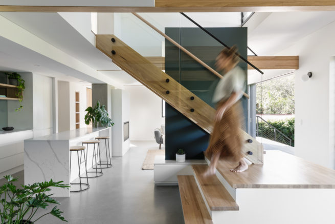 Tree house makes most of light and views - The Interiors Addict