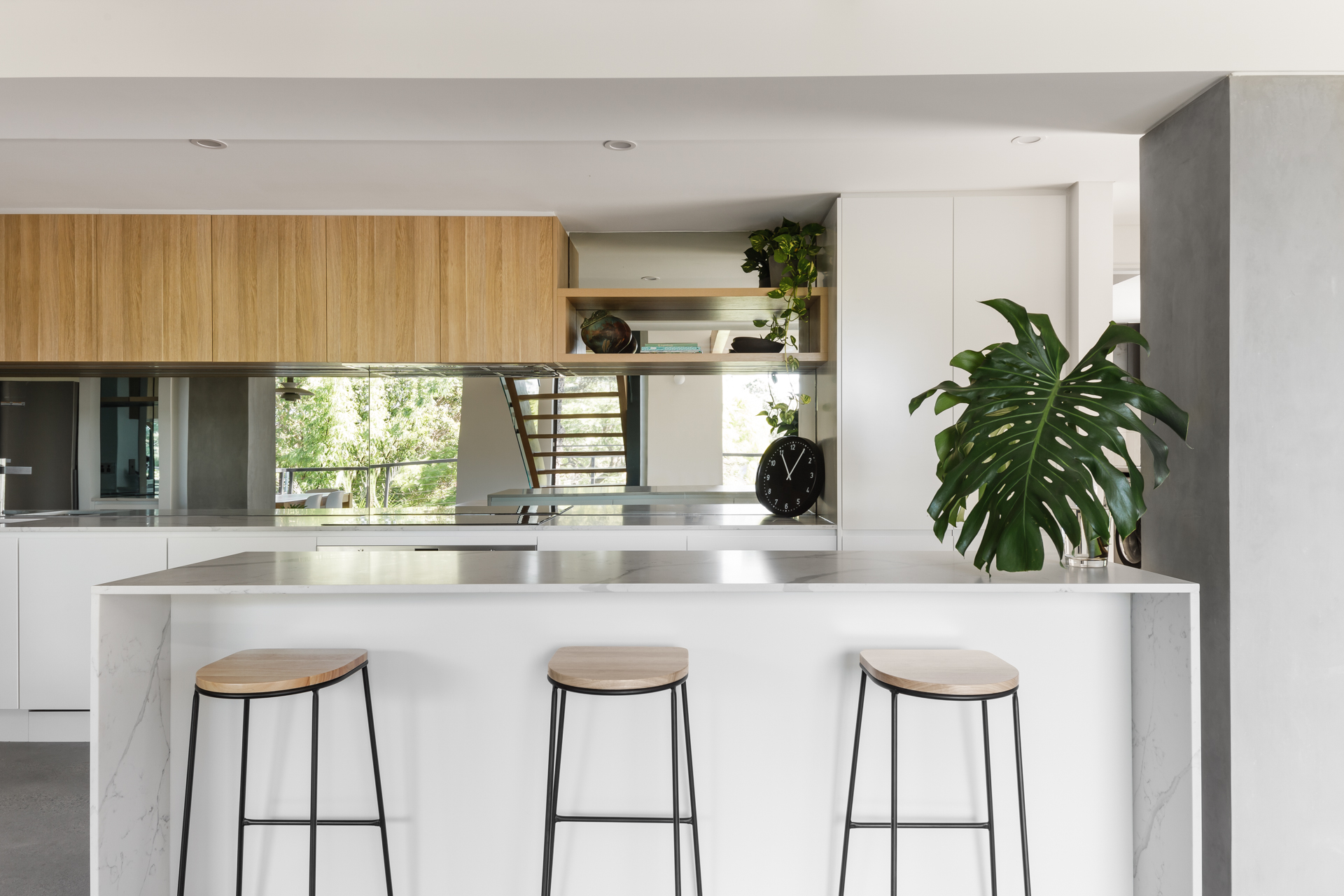 Tree house makes most of light and views - The Interiors Addict