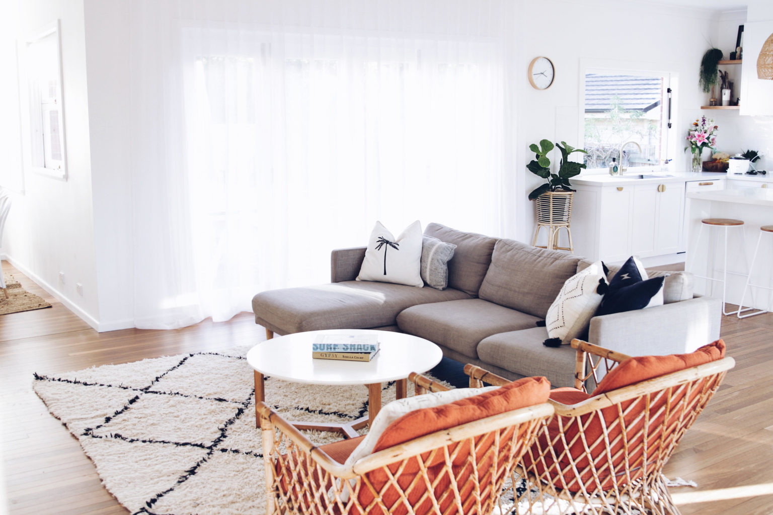 Sixties homage to RSL becomes breezy family home - The Interiors Addict