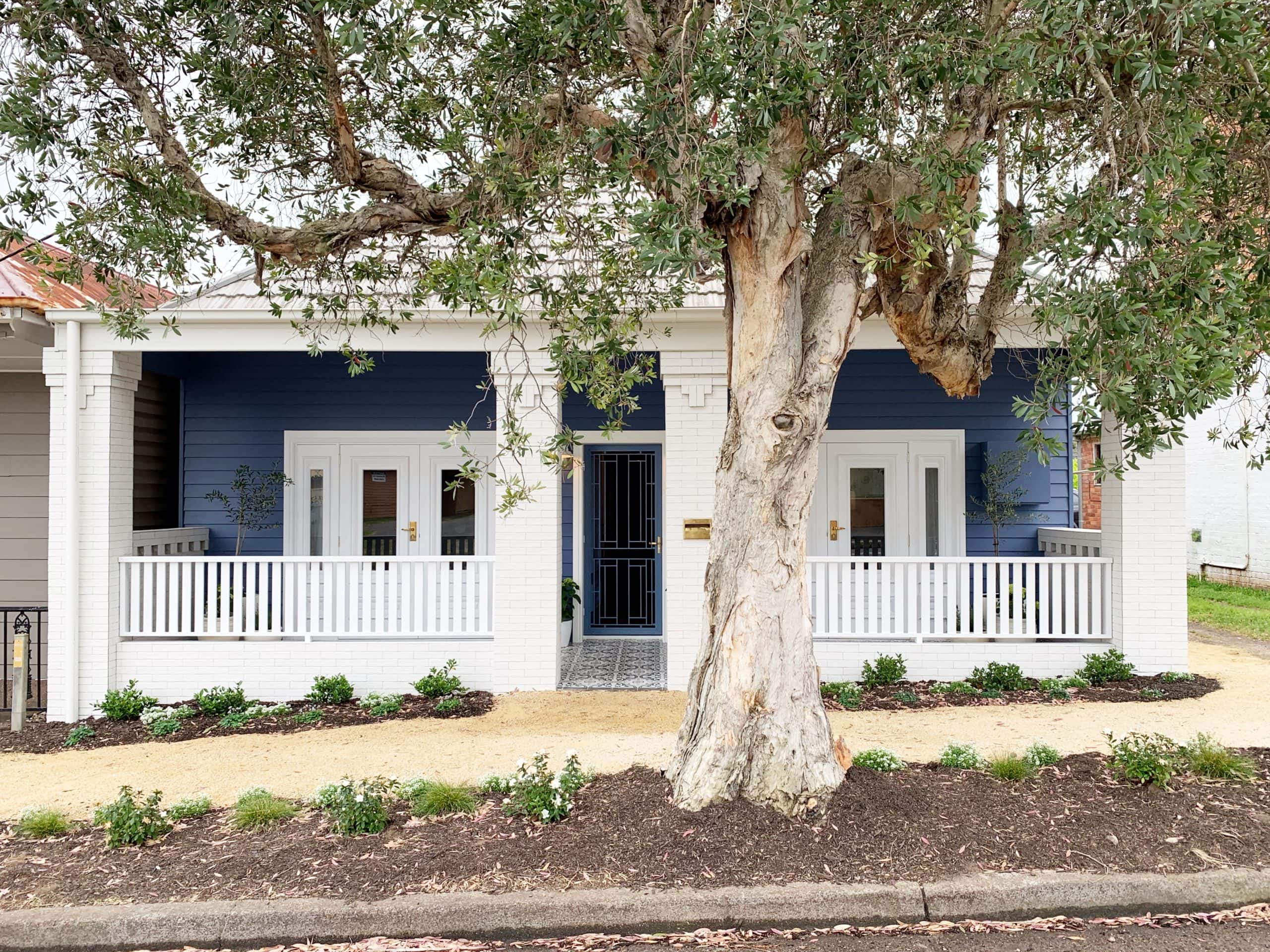 Navy weatherboard house: a crazy good before & after - The Interiors Addict