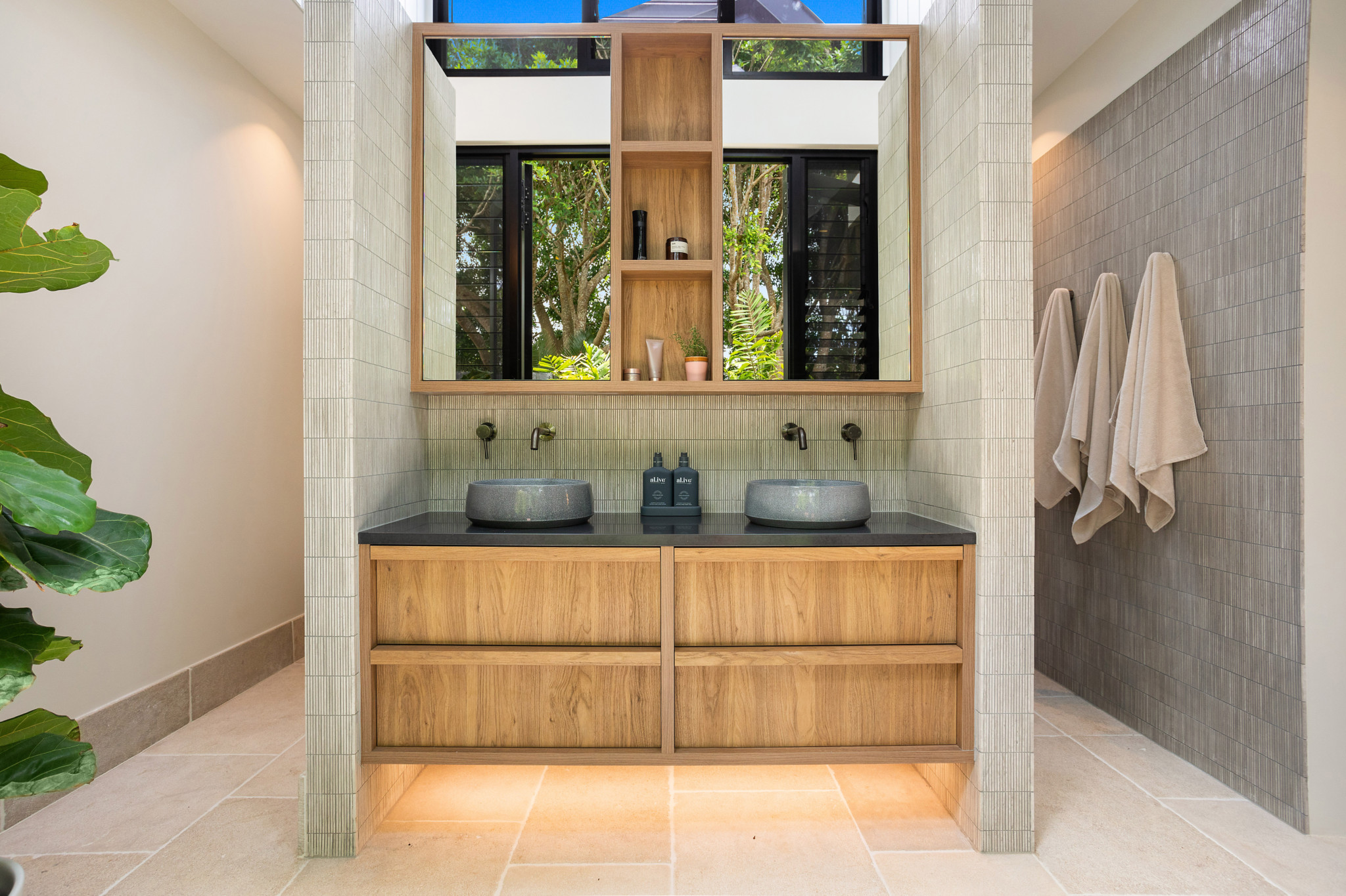 Step inside Shelley Craft's new Byron Bay forever home - The Interiors ...