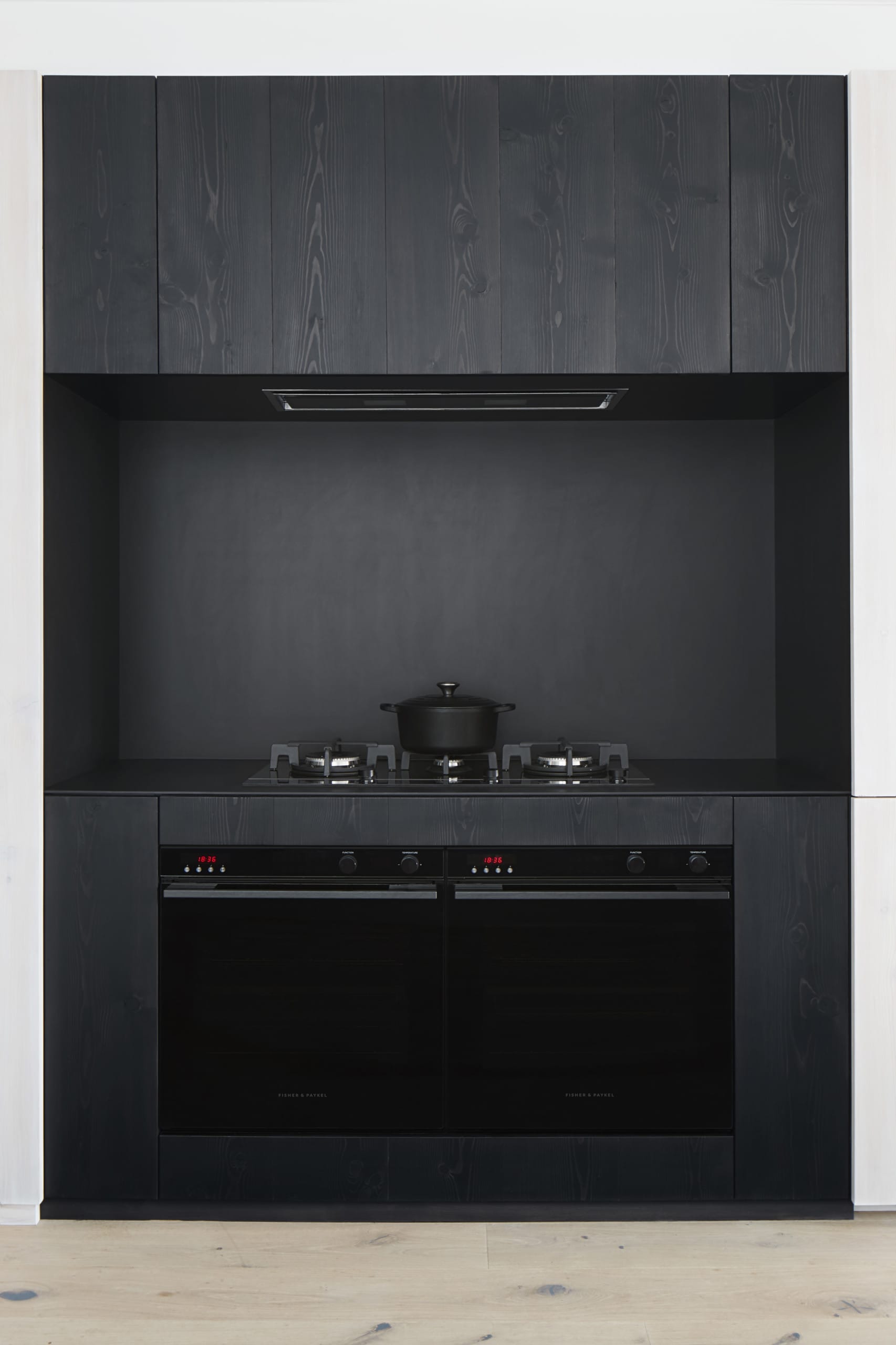 Black appliances, rangehood free kitchens & more Australian kitchen ...