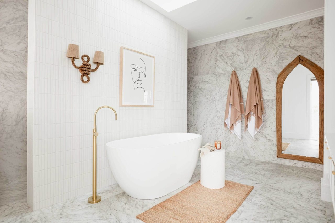 How to choose a bath: inset or freestanding? - The Interiors Addict
