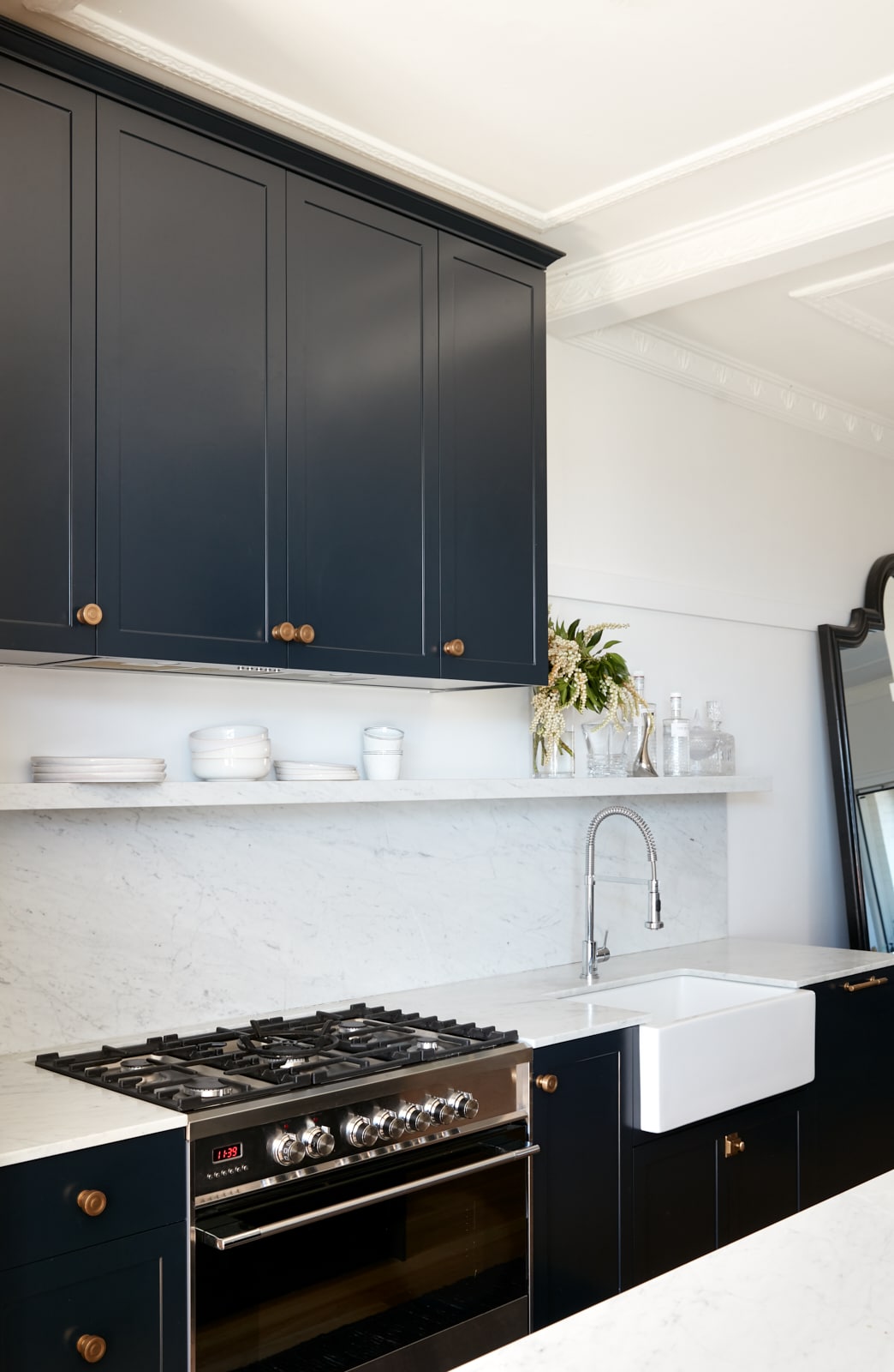 Black kitchen inspired by Paris adds charm to Bondi apartment - The ...