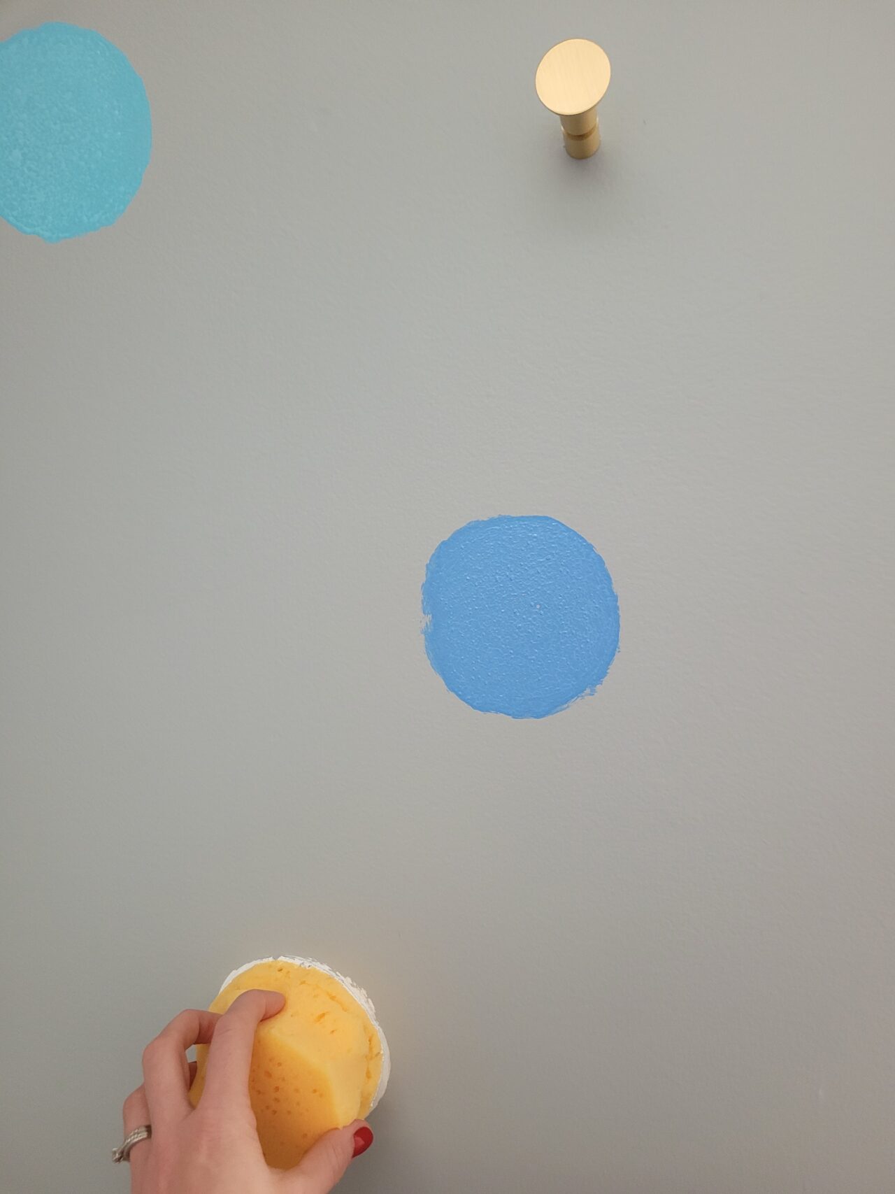 My DIY polkadot wall in the boys' bedroom - The Interiors Addict