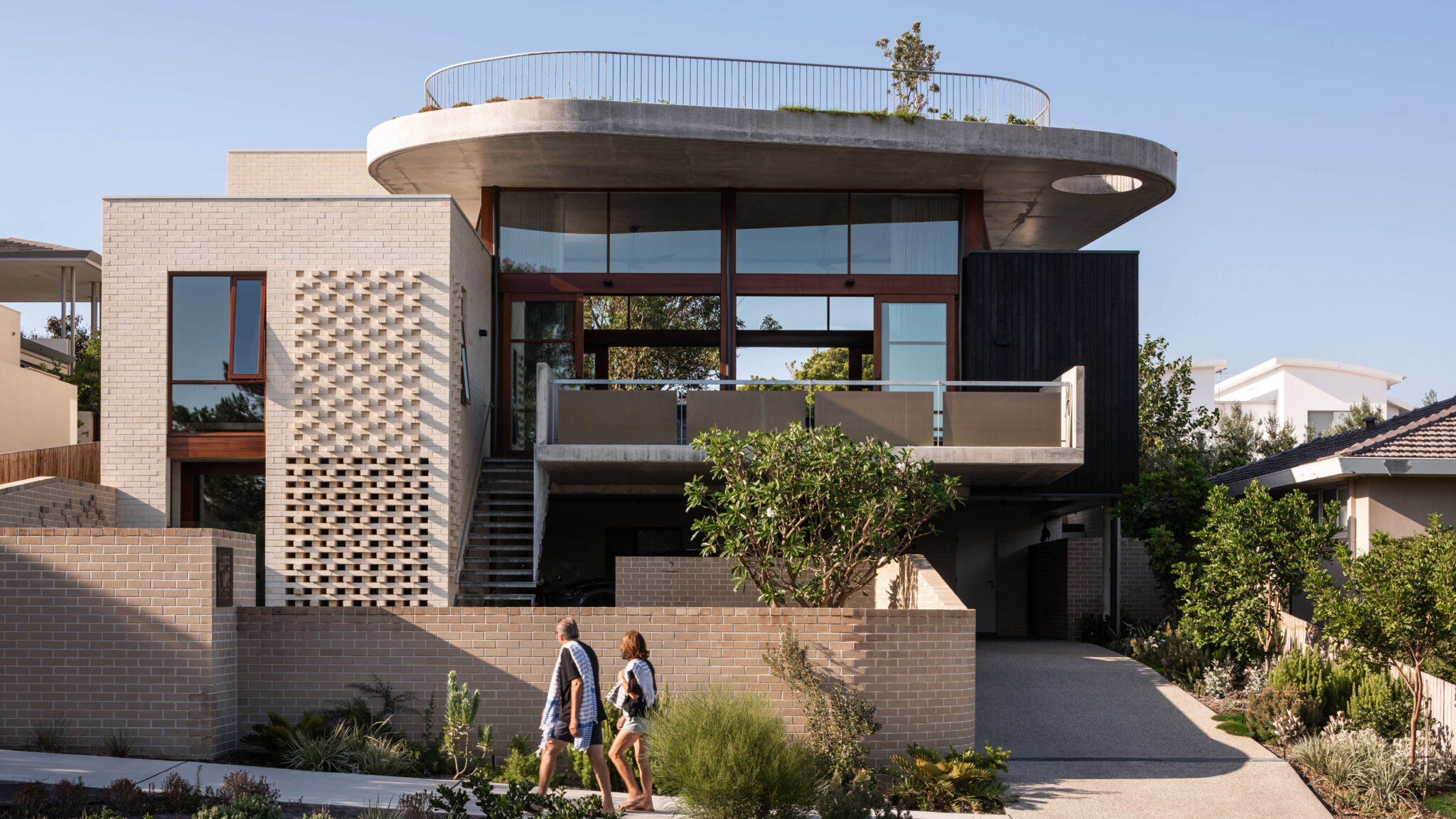 A unique Perth coastal home on a steep, sloping block - The Interiors ...