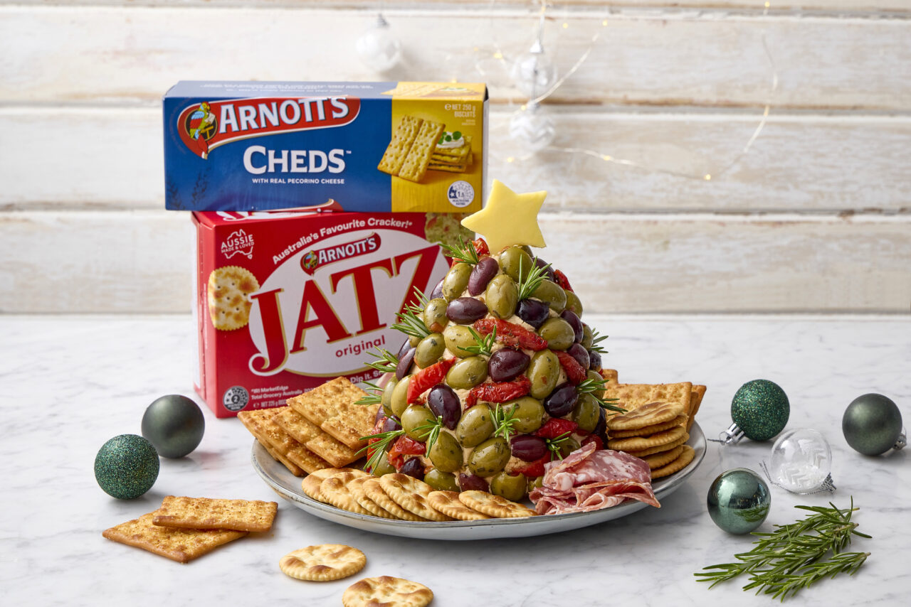 Foodie Friday: Cream cheese olive Christmas tree - The Interiors Addict