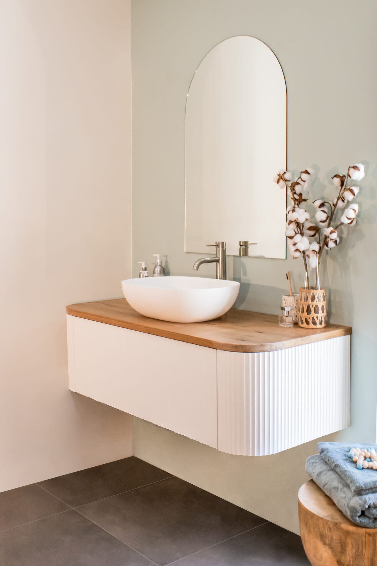 New curved 'wave' range from Highgrove Bathrooms - The Interiors Addict