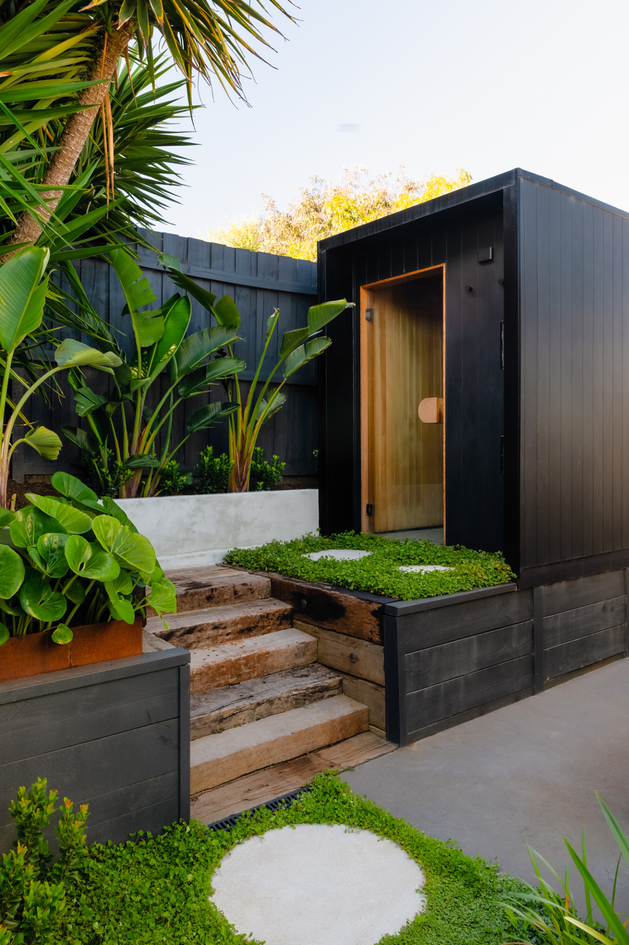 Lush, resort-style backyard reno provides holiday at home - The ...
