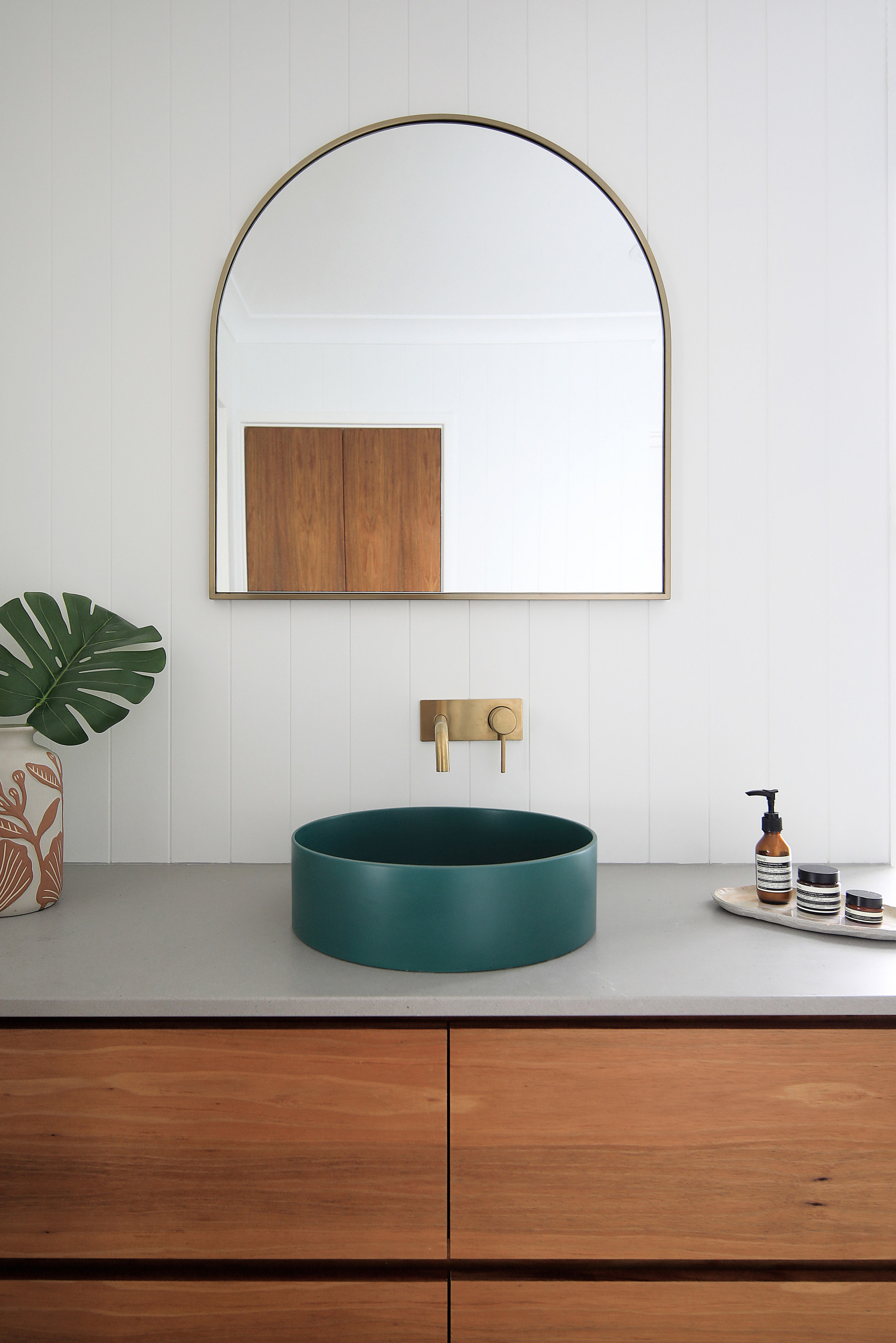 Australian bathroom trends: Coloured baths, basins & more! - The ...