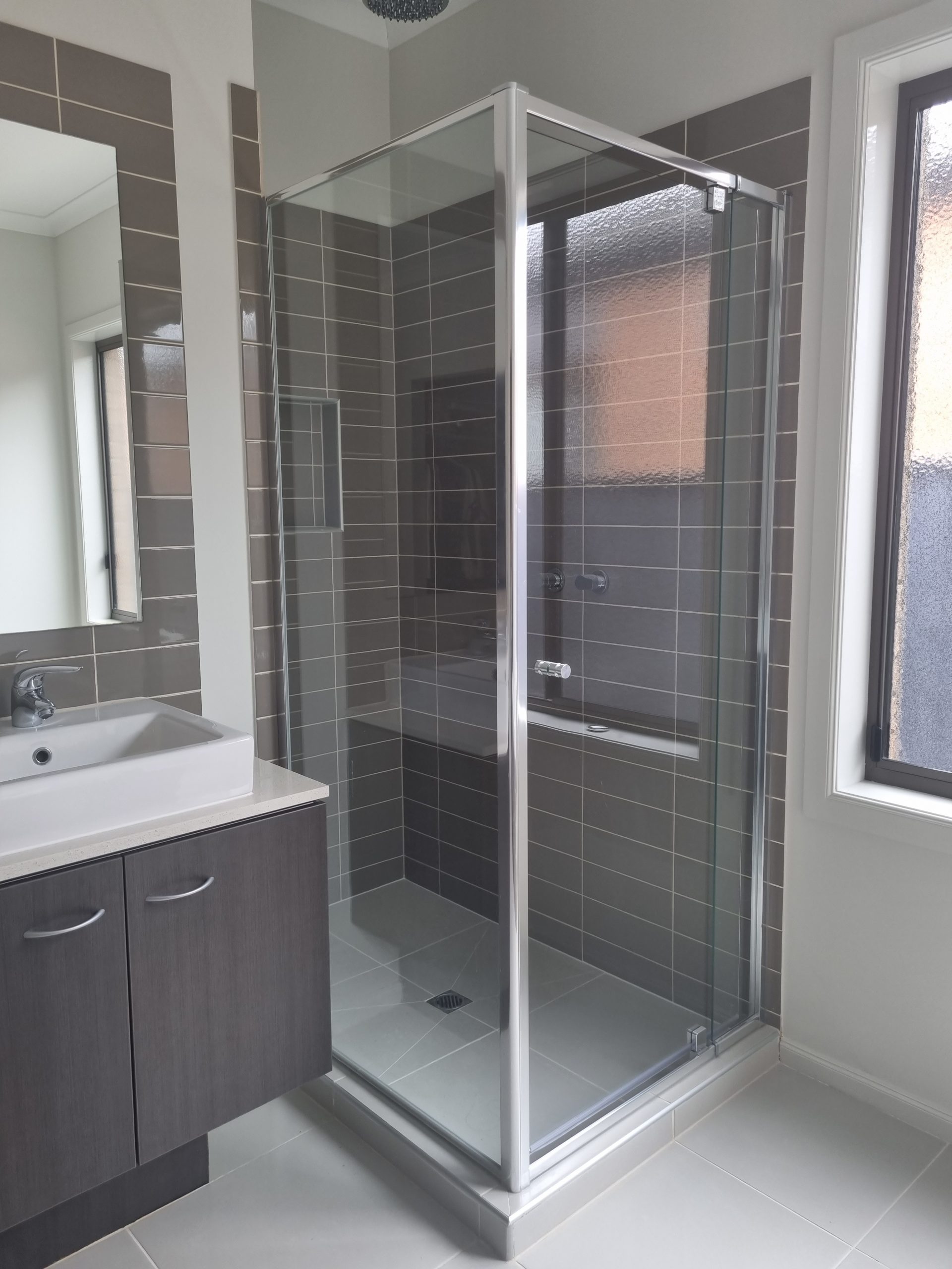 A massive en suite gets style to match its size! - The Interiors Addict