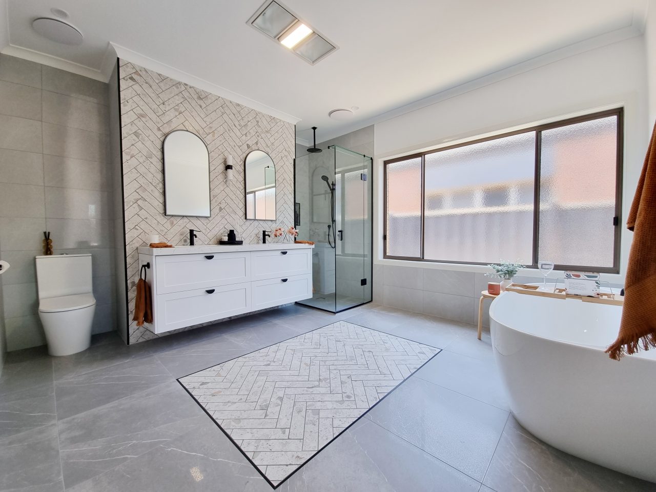 A massive en suite gets style to match its size! - The Interiors Addict