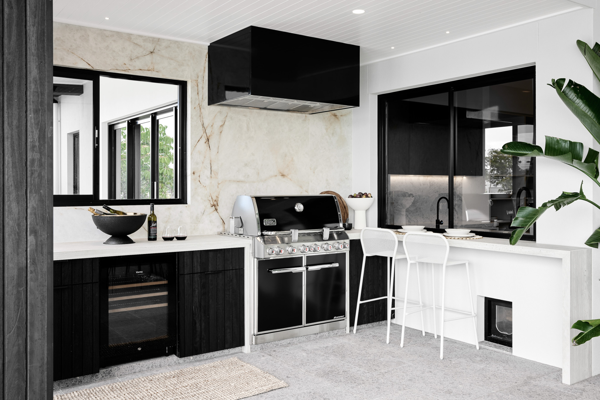 Dine alfresco: how to style your outdoor with Alisa & Lysandra - The ...