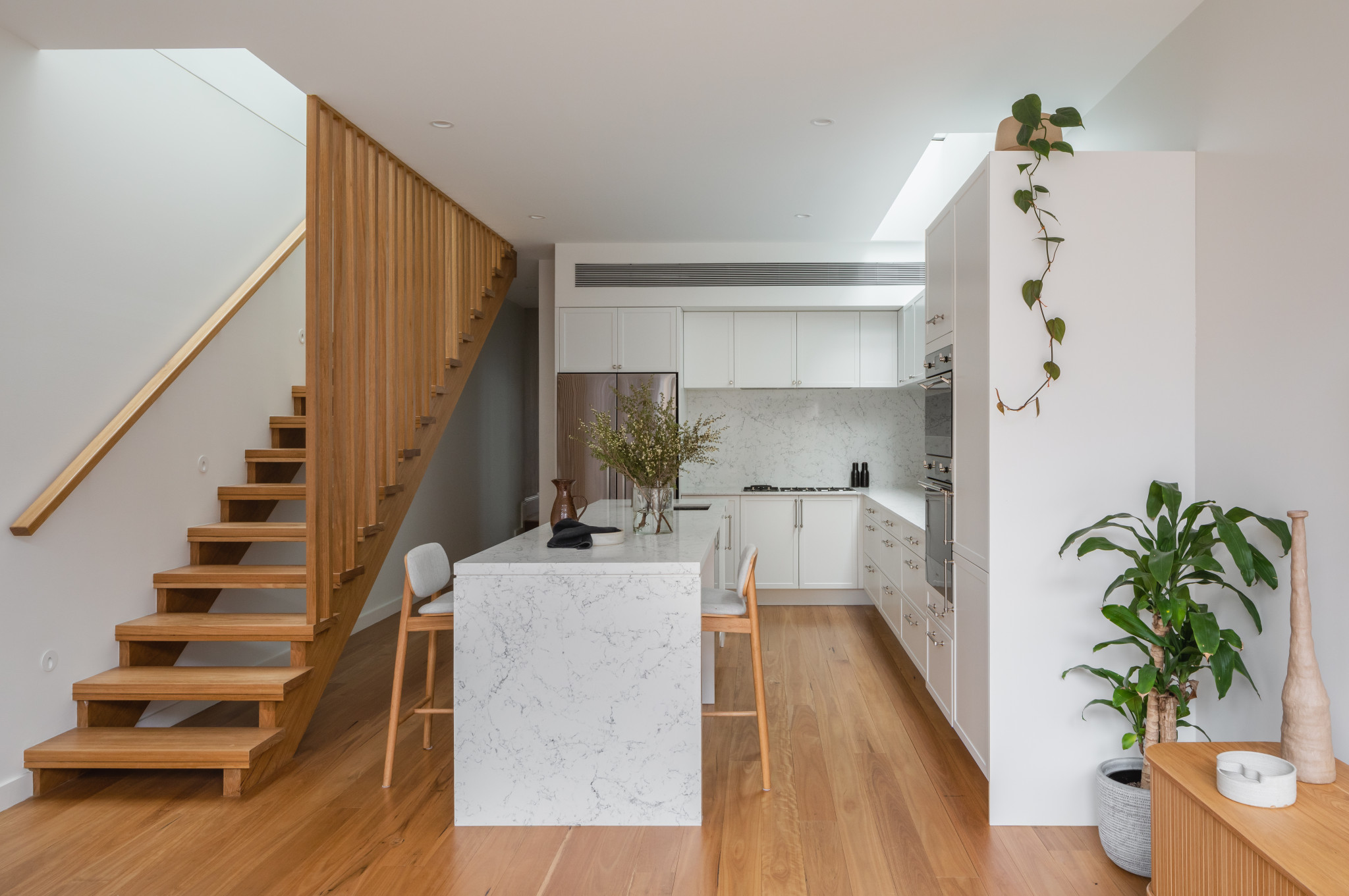 Large square island bench is the heart of Sydney home - The Interiors ...