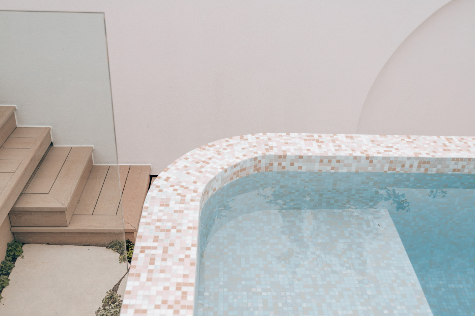 A pretty pink plunge pool renovation in Melbourne - The Interiors Addict