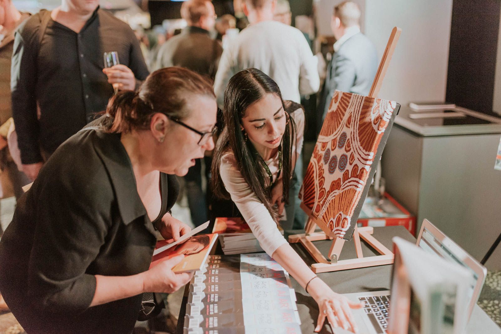 5 mistakes to avoid when buying art online + ask the expert! - The Interiors Addict