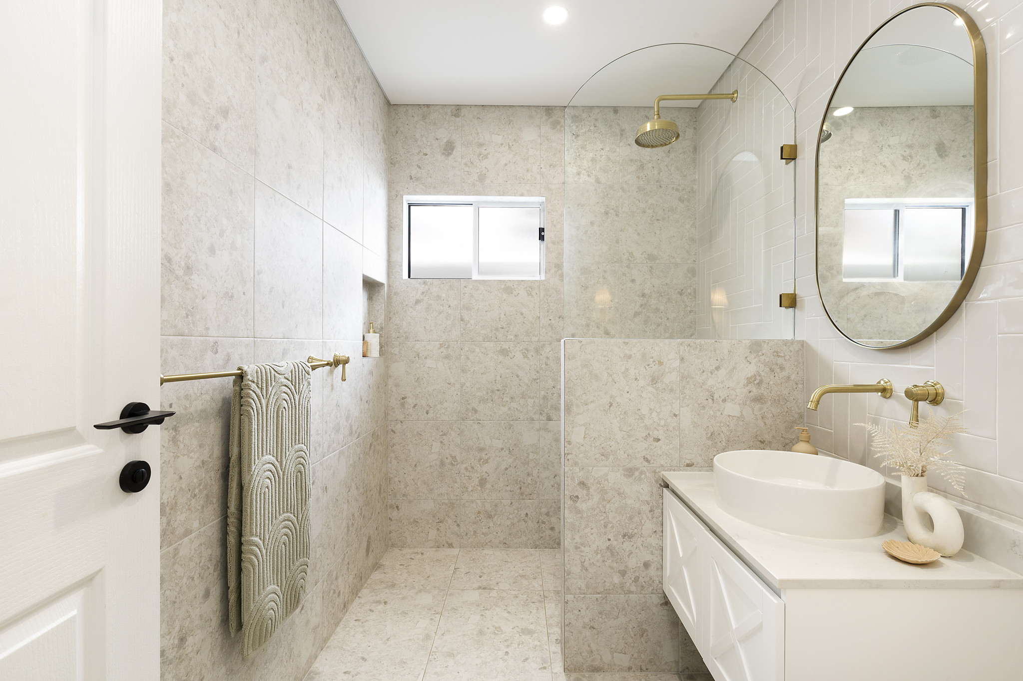 From run down 1950's home to modern Australian cottage - The Interiors ...