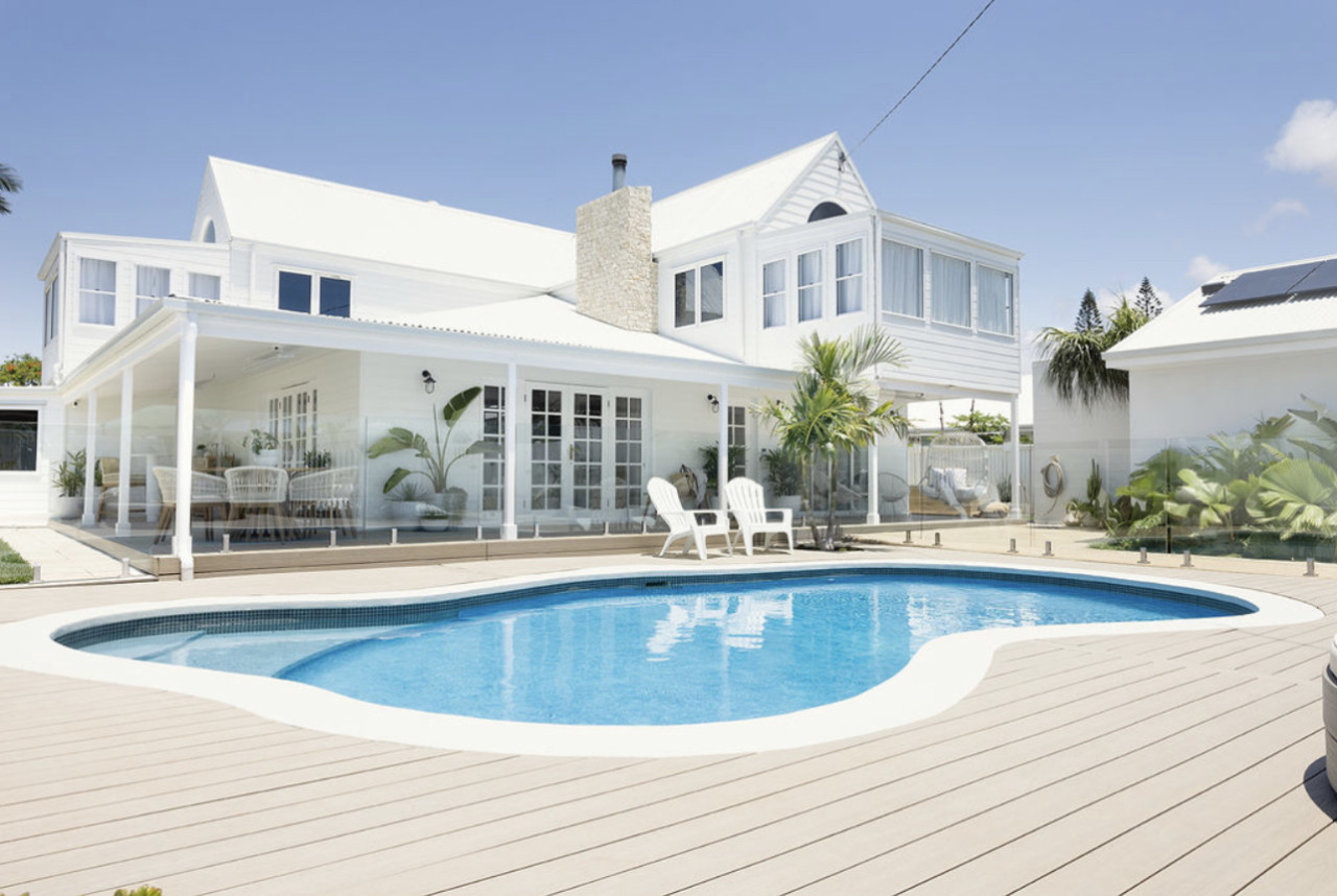 Pool makeover results in resort-like feel for QLD home - The Interiors ...