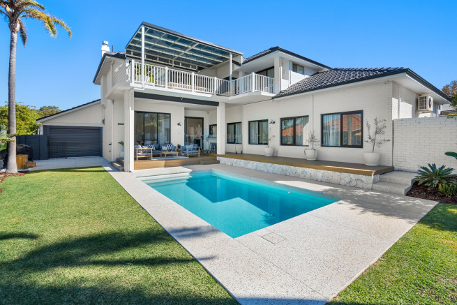 90's home renovation leaves Perth property unrecognizable